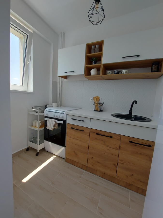 Garsoniera Titan, Minis, studio renovat integral vand garsoniera r ...