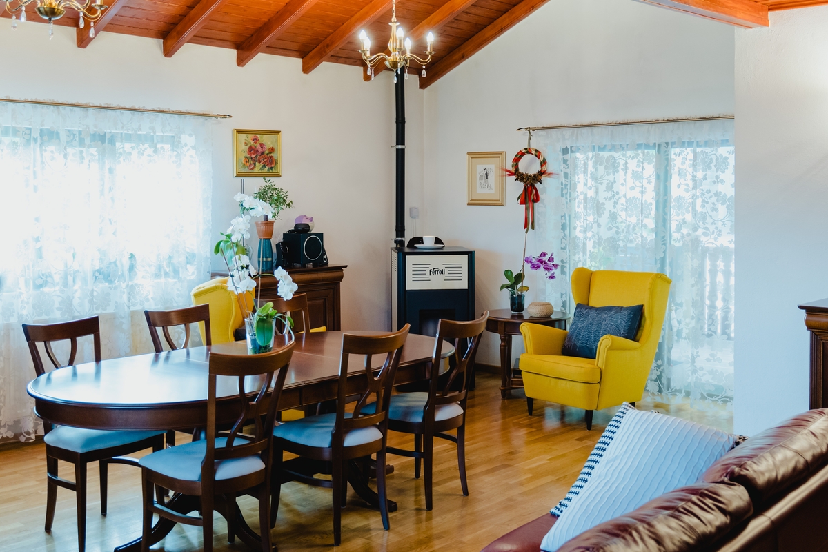 Casa Vulcana Pandele Casa cu prispa - anuntul.ro