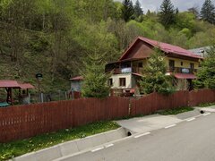 Inchiriere Rucar casa de vacanta 5 dormitoare regim hotelier - anuntul.ro